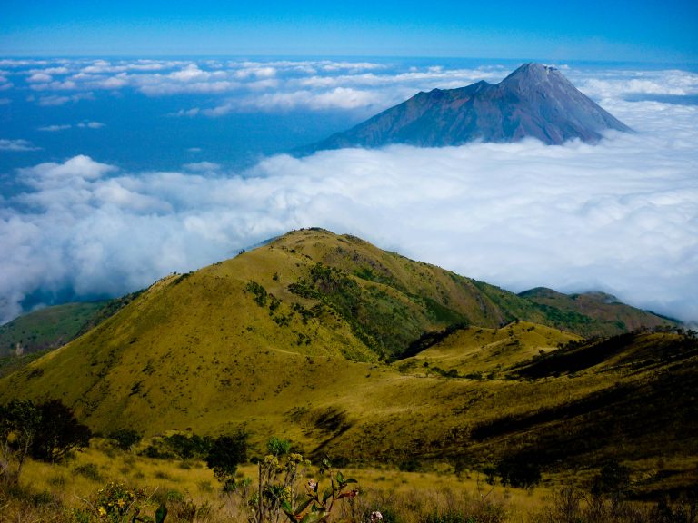 Volcano Trekking Mount Merbabu - Wisata Gunung Indonesia